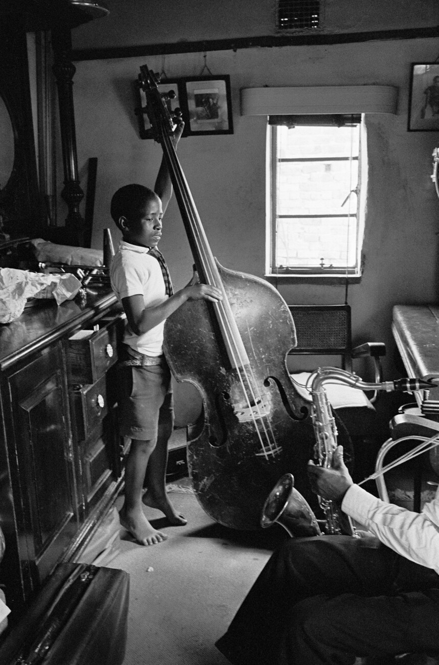 Jeremy Harding · Focus, Shoot, Conceal: Apartheid in Pictures