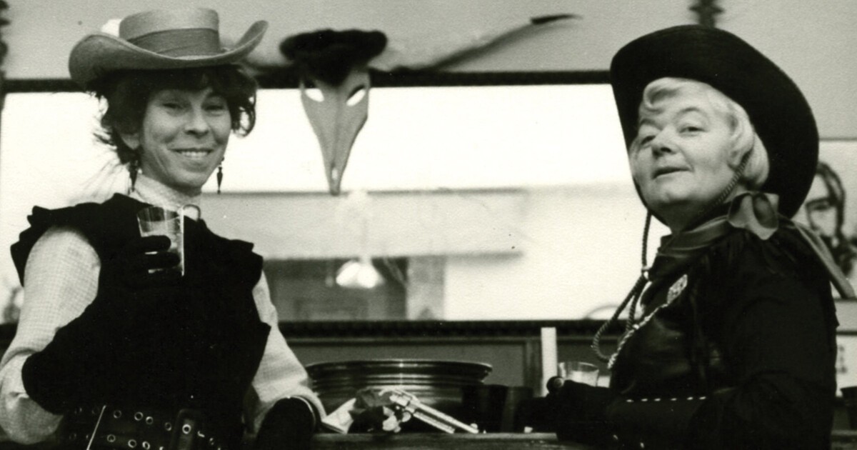 Emma Hogan · I dream of islands every night: Letters from Tove