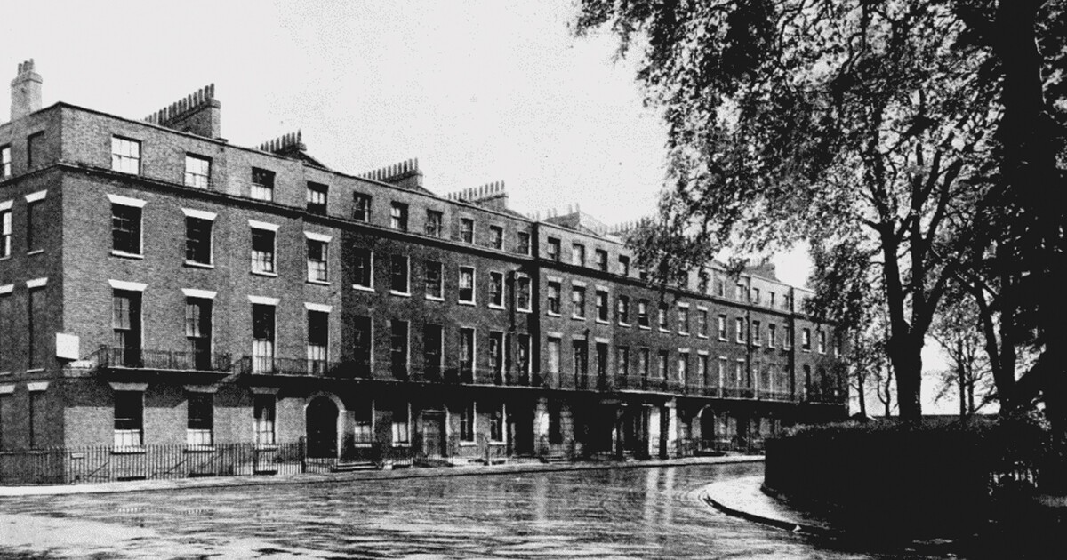 Susannah Clapp · Each of us is a snowball: Squares are best