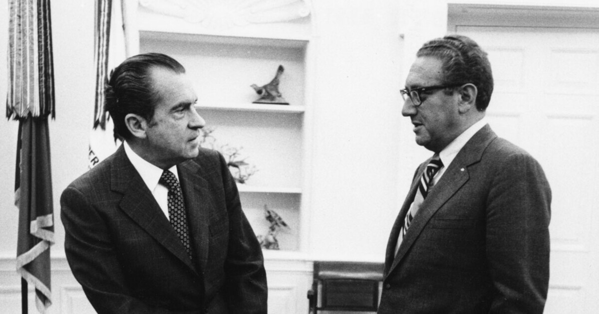 Charles Glass · He’ll have ye smilin’: Kissinger’s Duplicity