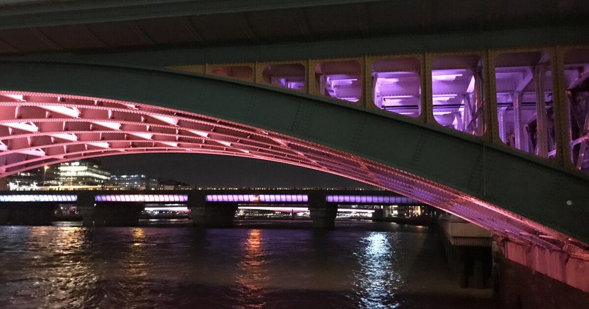 Gillian Darley | Along the Thames